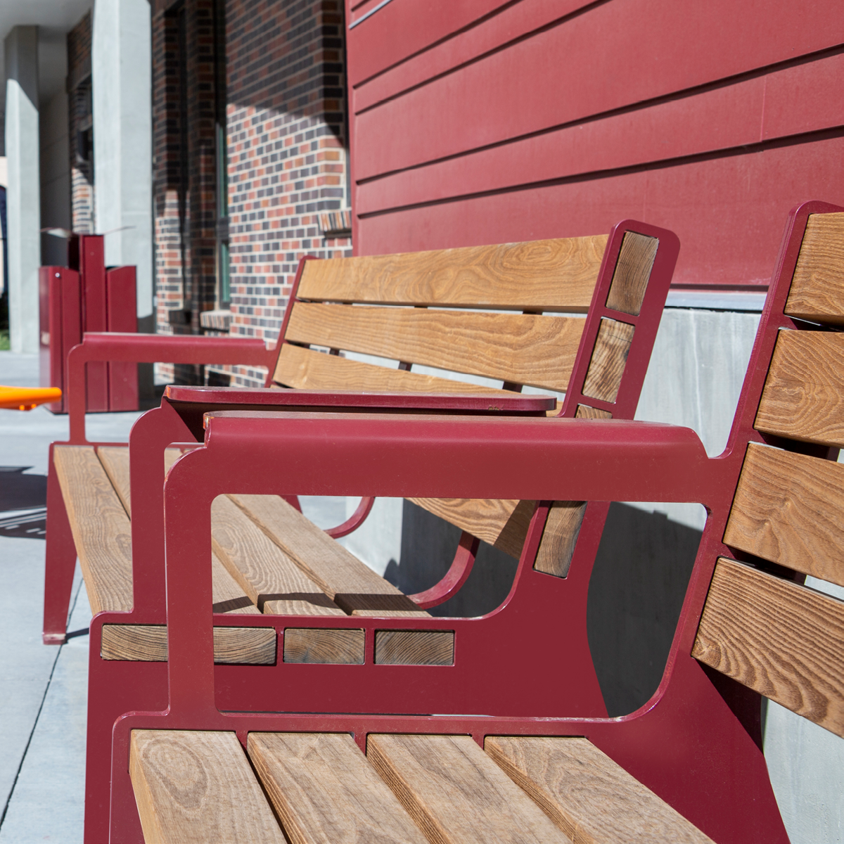 Anova Madison 6' Thermory Contour Bench | THMC6